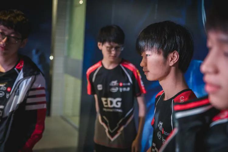 lpl player story iboy chapter ~ boy, crazy branch that can't break ...