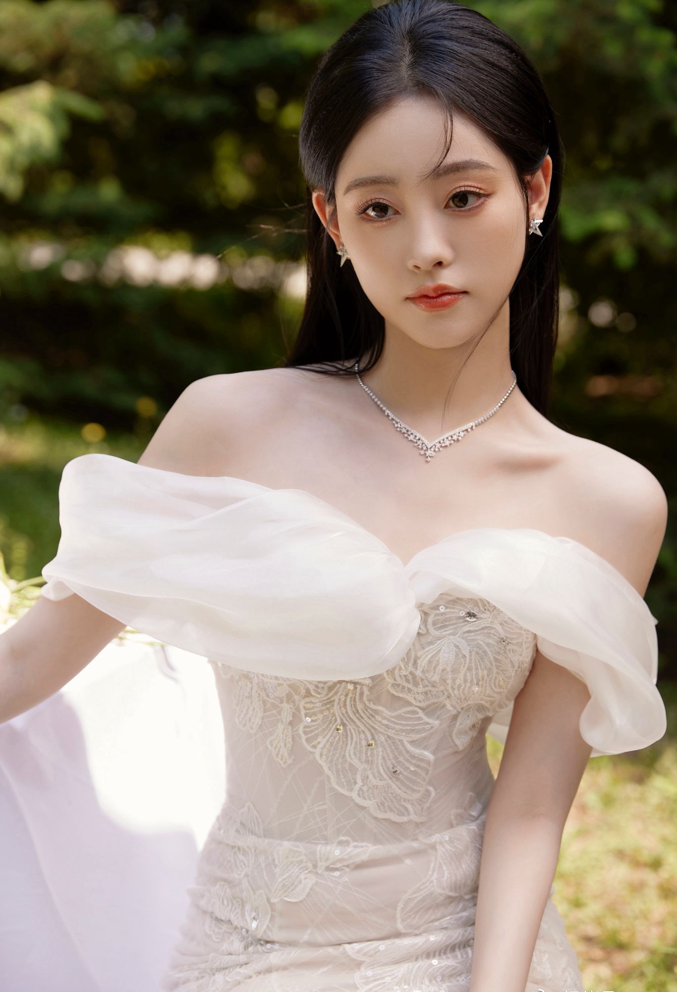 Zhu Xudan white tube top dress sexy photo - iNEWS