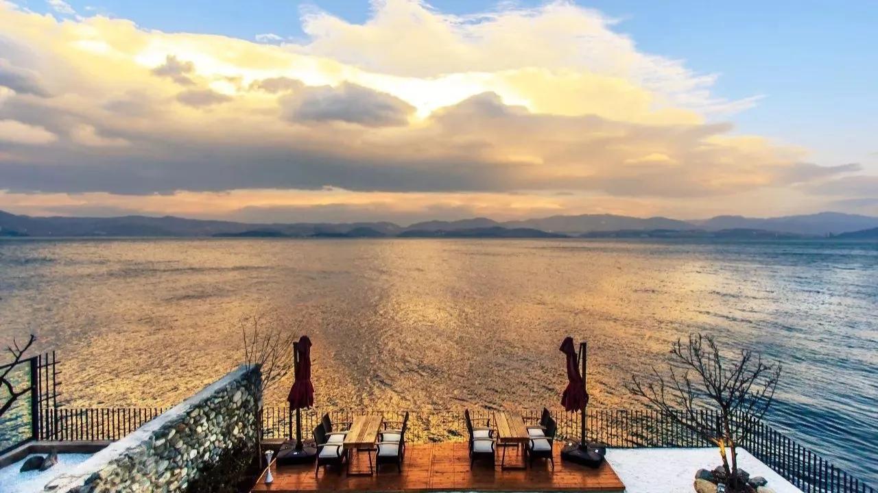 Twelve ethereal poems, let the hustle and bustle return to tranquility ...