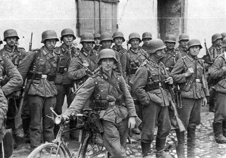 Appreciation of old German photos of World War II - iNEWS