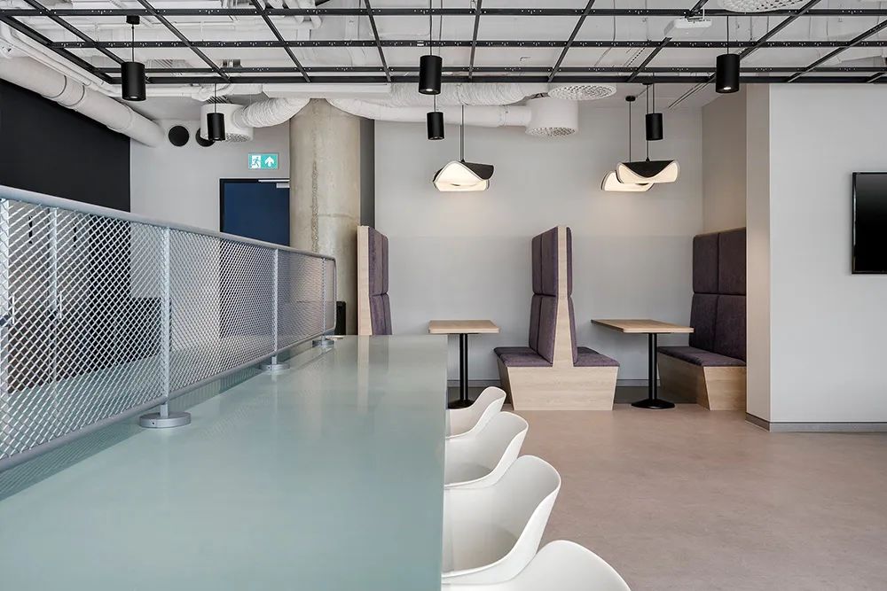 Software giant Oracle Hungary office design appreciation - iNEWS