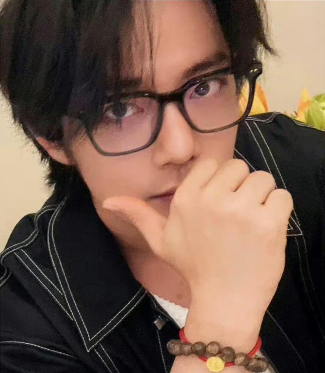 Xiao Zhan's recent photos were exposed by Chen Hongjun, and fans commented hotly: Back off when ...