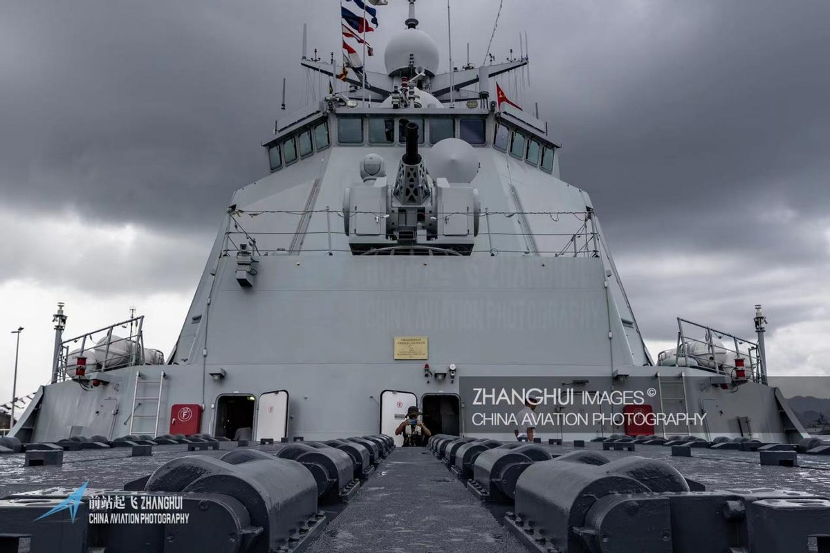 The 052D launched an anti-ship missile with a range of 600 kilometers, and the same type of ship ...