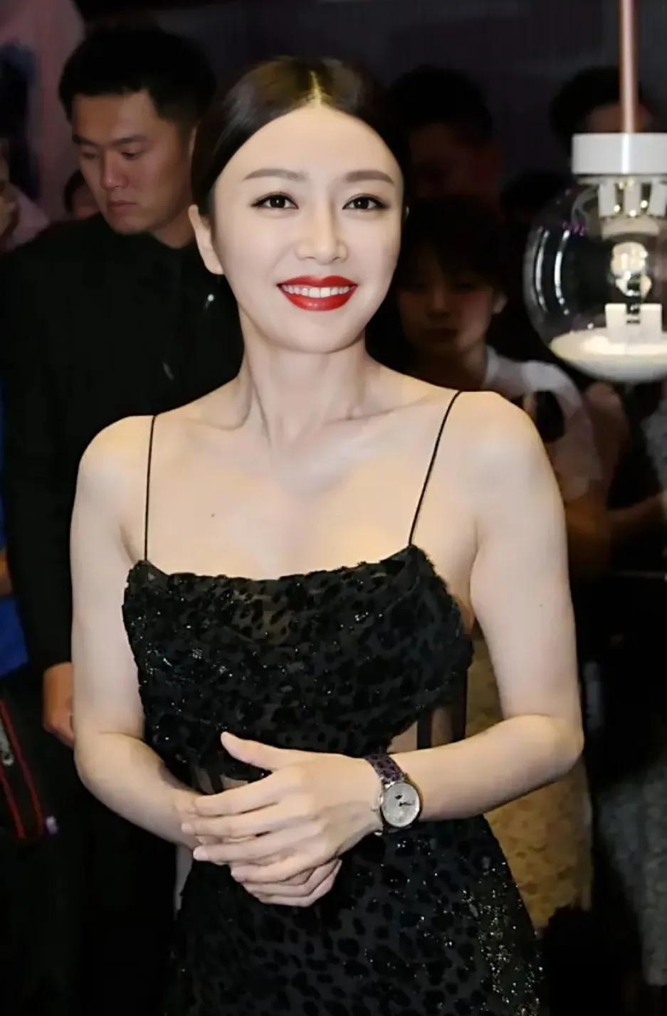 Qin Lan is so beautiful - iNEWS