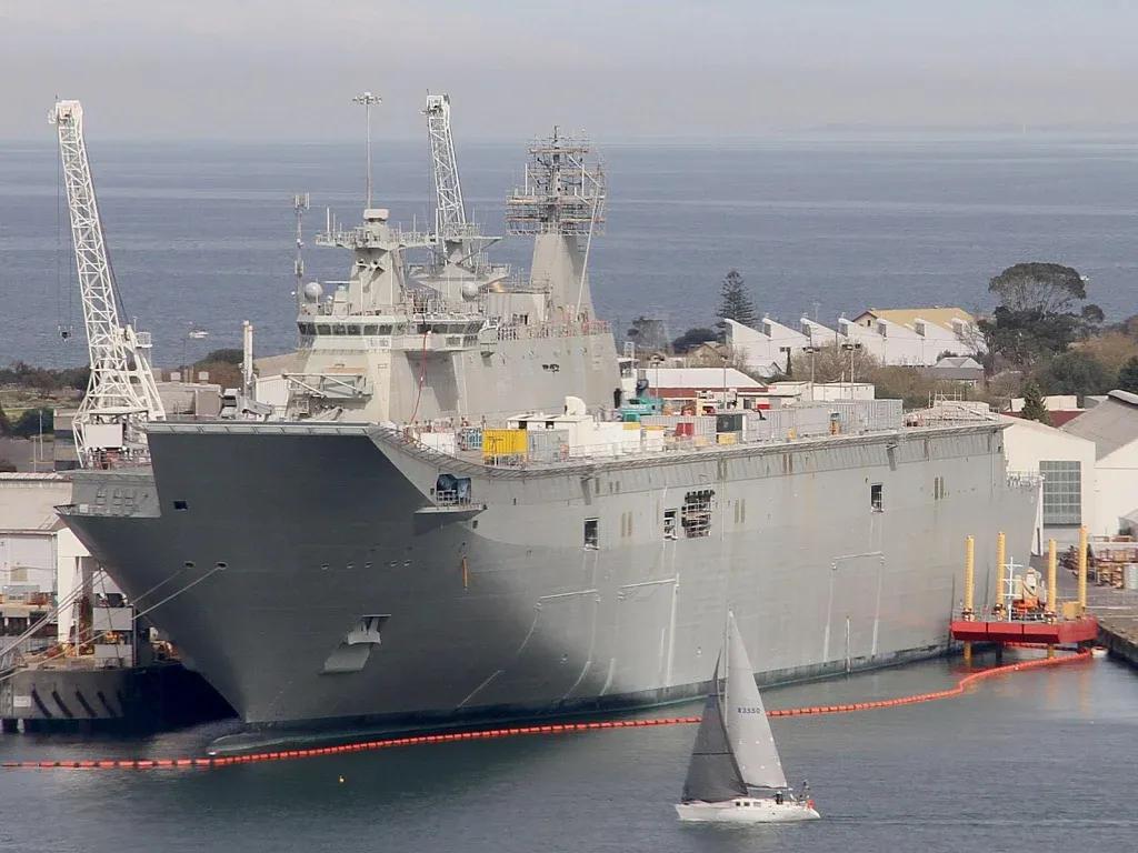 Atlas of "Canberra" class amphibious assault ships (118 pictures) - iNEWS