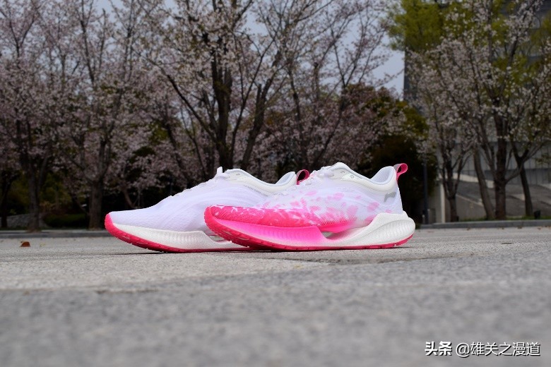 Li Ning's ultra-light 19 running shoes are so beautiful that they can't ...