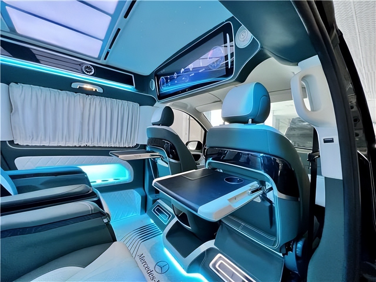 Mercedes-Benz Vito refit, high-top Maybach VS680L, million-level high-end business palace - iNEWS