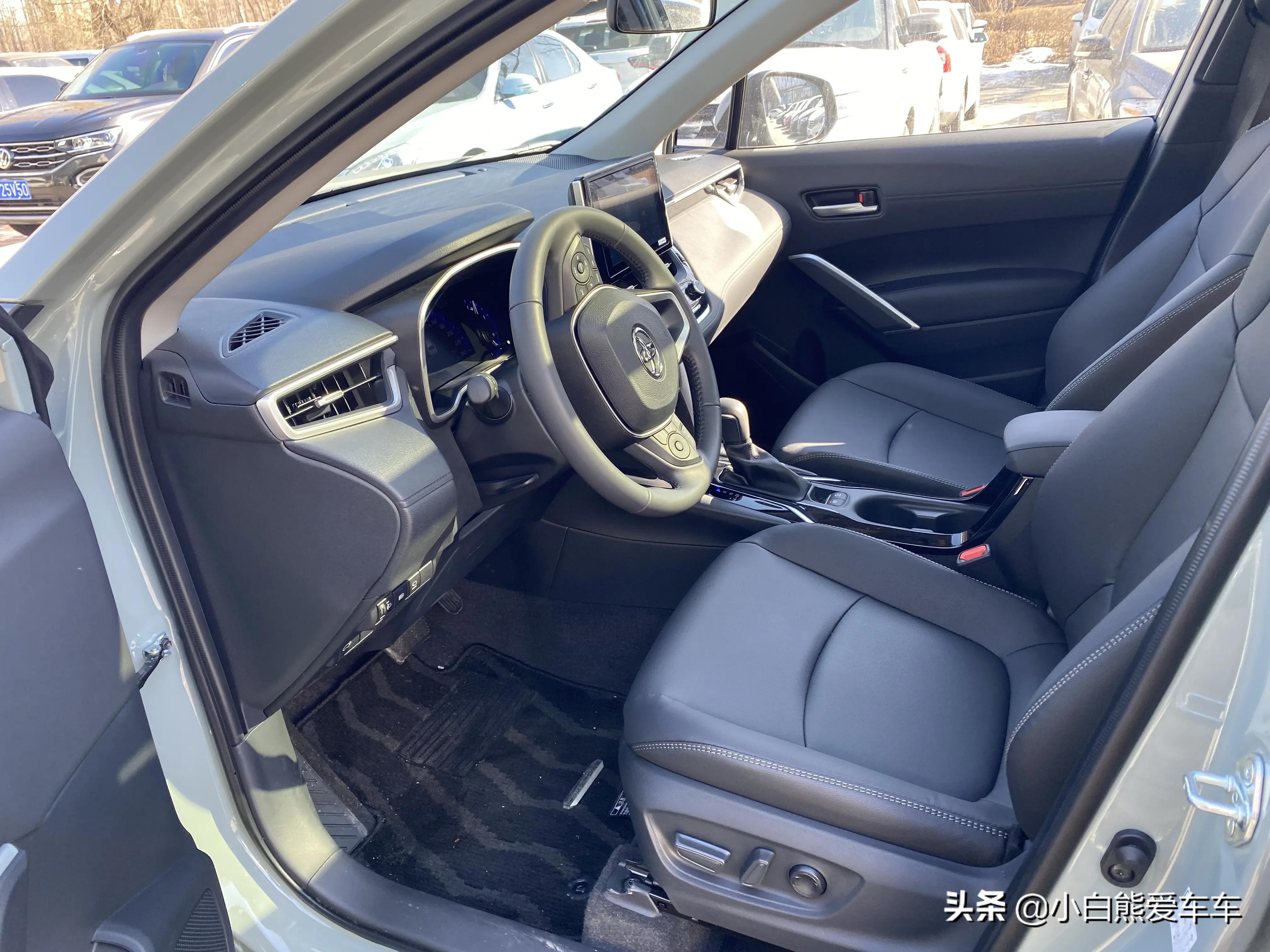 In a hurry, accompanied by Rui Fang, the road ahead is more spacious ...