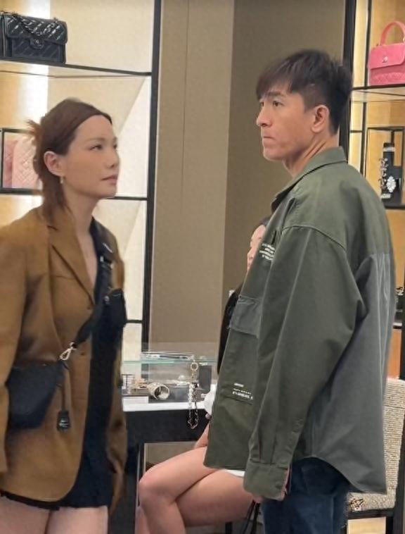 fashion icon! Tang Luowen went shopping in Paris and left with disdain ...
