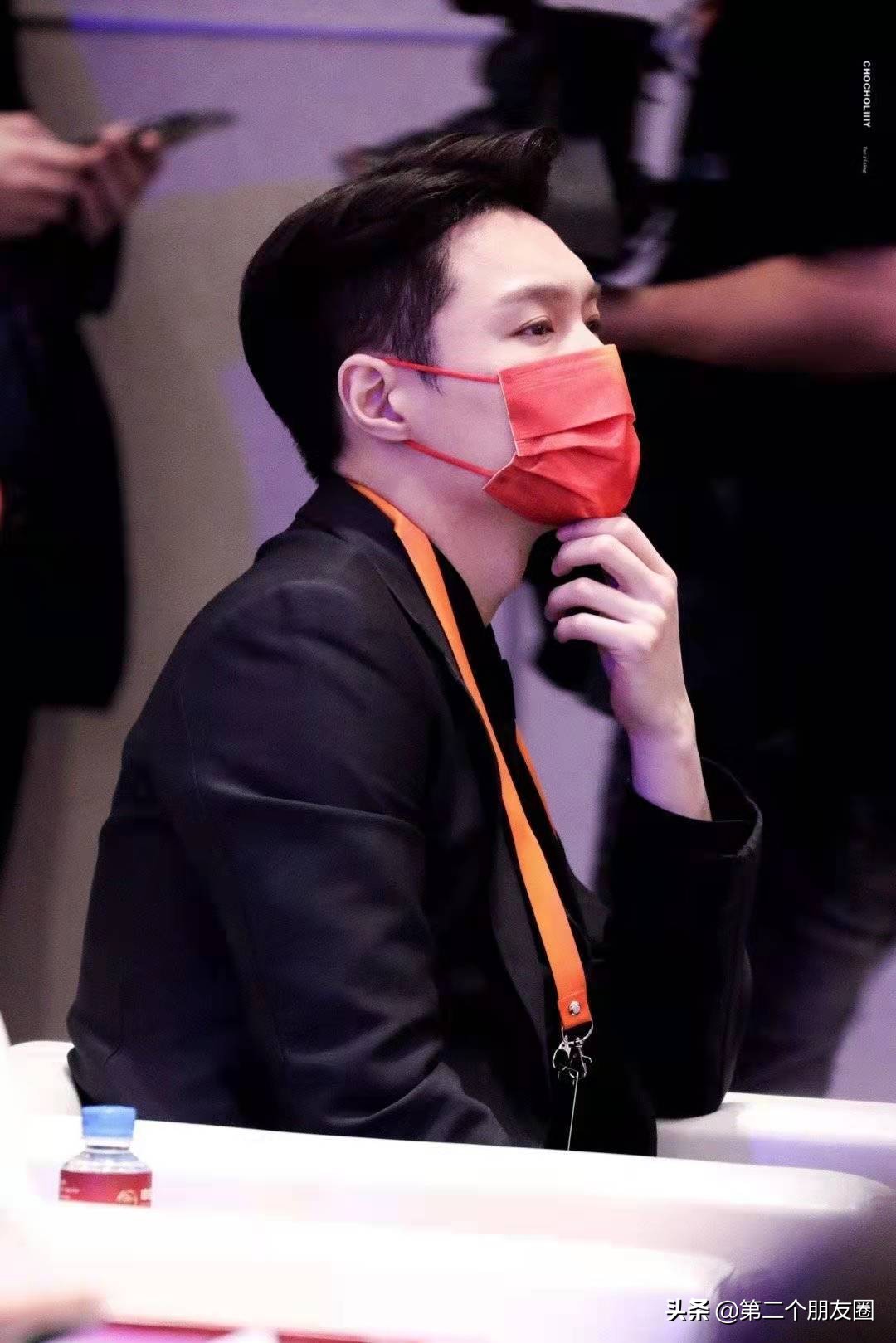 Zhang Yixing was busy at the end of the year!Recording the New Year's ...