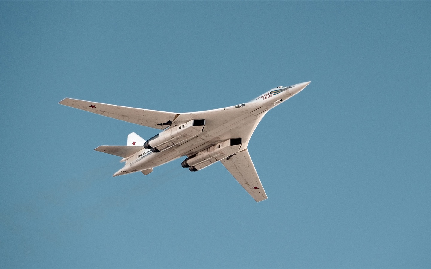 Russian Tu-160 strategic bomber: a titan hidden under the appearance of ...