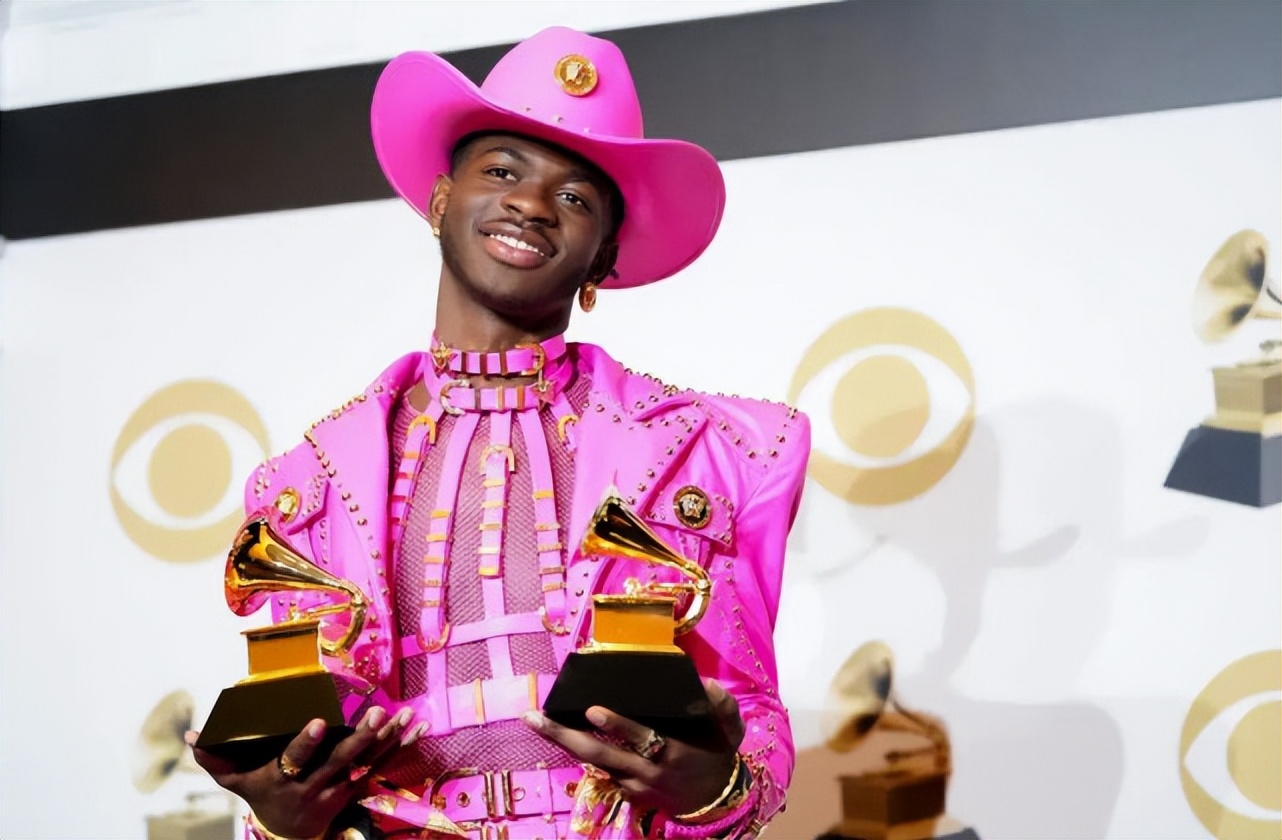 《Old Town Road》原唱Lil Nas X將演唱S12主題曲，於23日正式發布 - 頭條匯