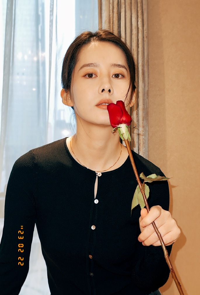 Actress Jing Ruyang is plainly dressed, looks like Liu Yifei, beautiful ...