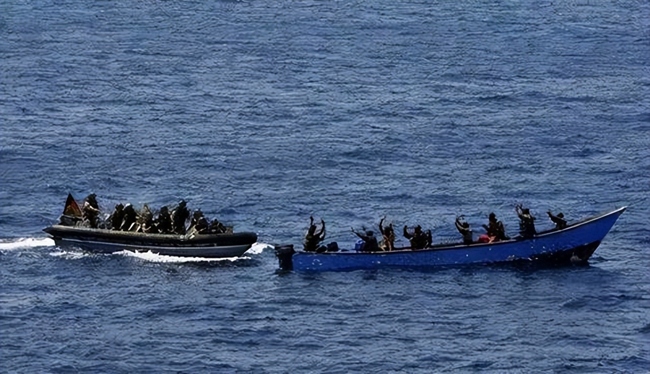 The most humiliating robbery by Somali pirates: the cargo ship was held ...