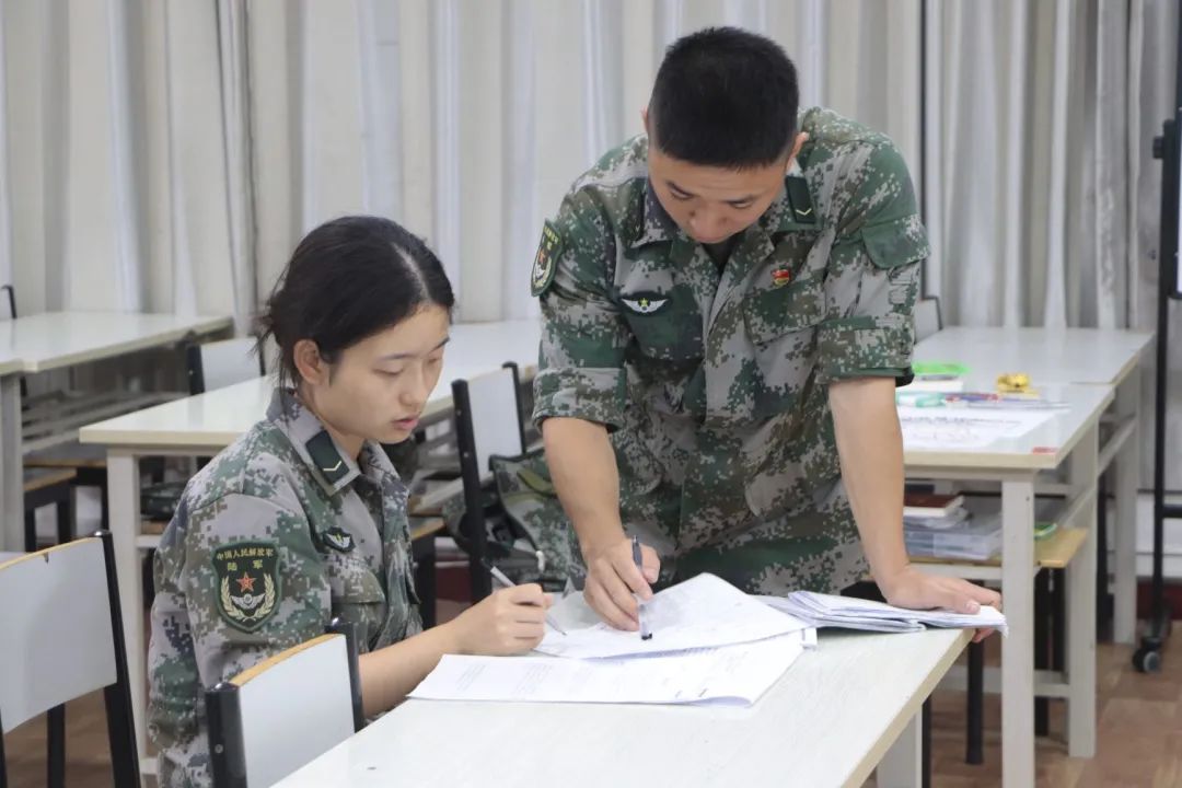 Female officer Lin Liyan, welcome to be included in the 71st Army ...
