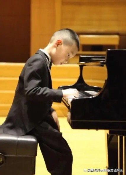 The second generation of the most outstanding star Lin Dajun, the young ...