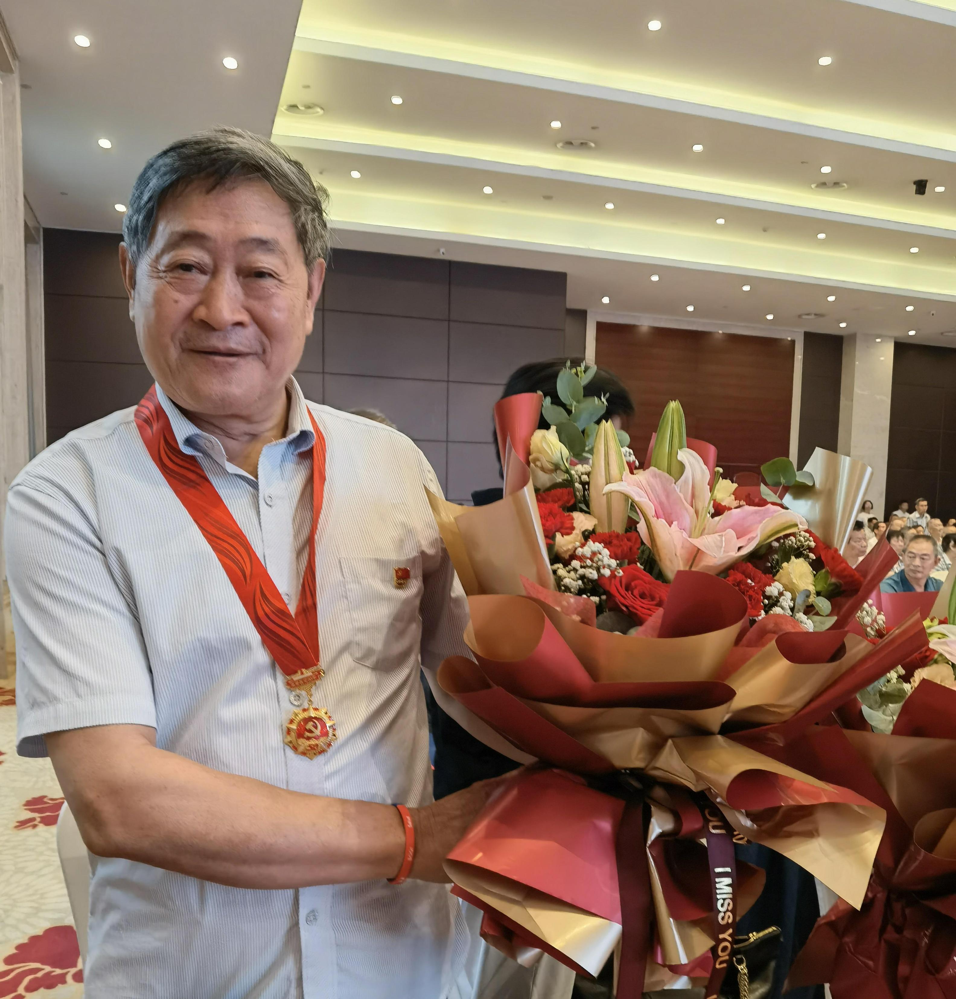 Liao Minglong won the "50 Years of Glory in the Party" commemorative ...