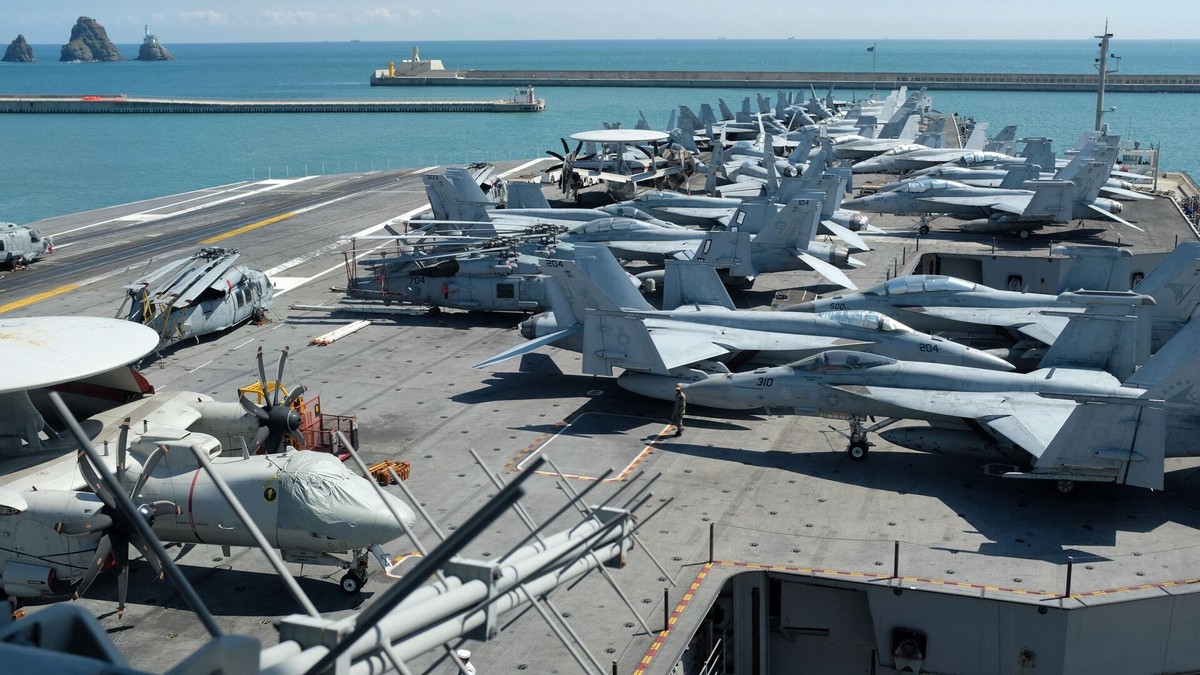 More than 20 ships were dispatched continuously during the US-ROK naval ...