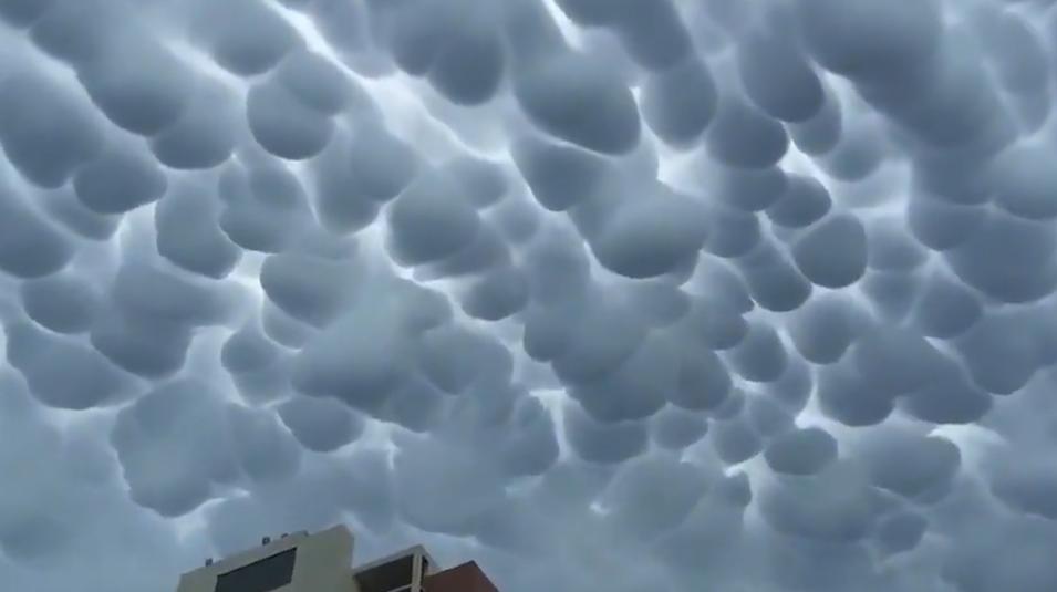 Inventory of 9 rare natural phenomena in the world, the tornado with ...