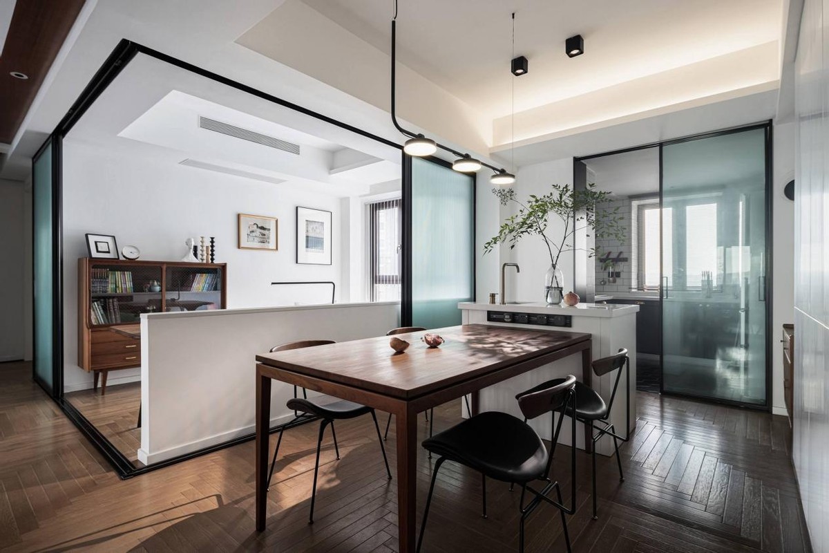 Glass house, life quack stick - iNEWS