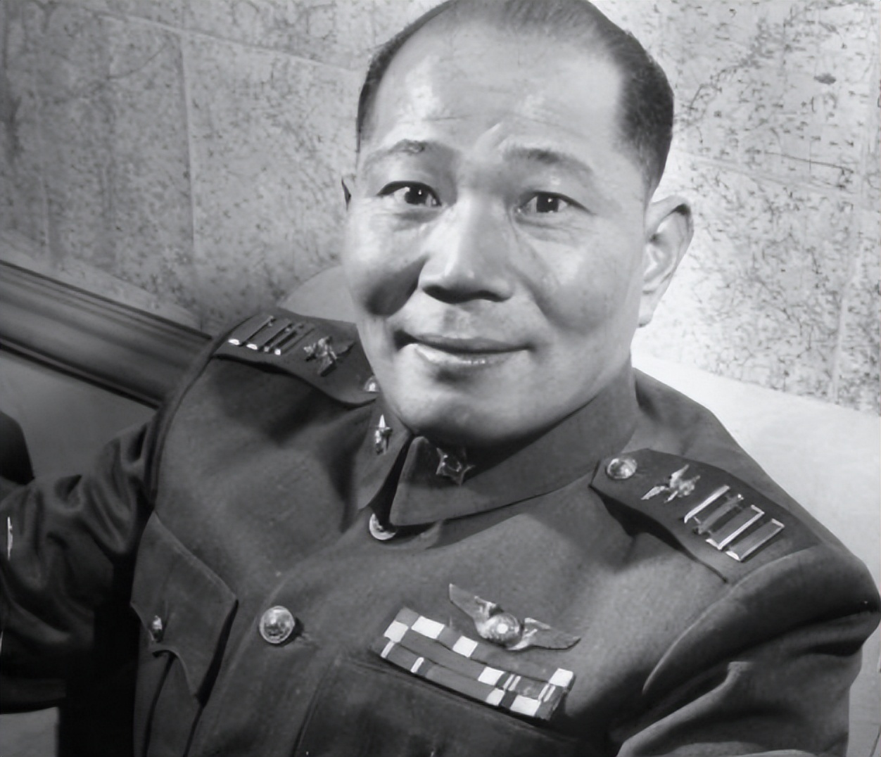 The air force was short of 80 million yuan, Chiang Kai-shek was furious ...