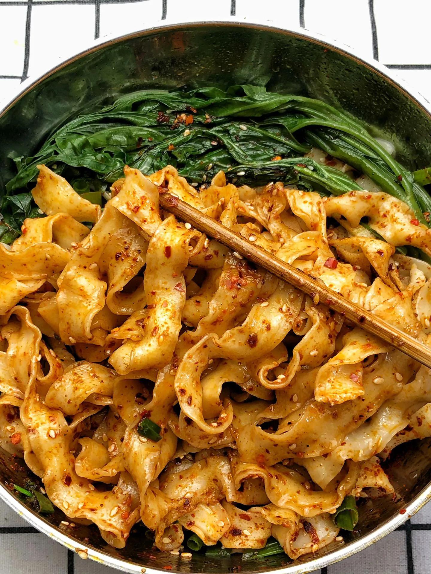 The oil-splashed noodles that kitchen novice can make is so delicious ...