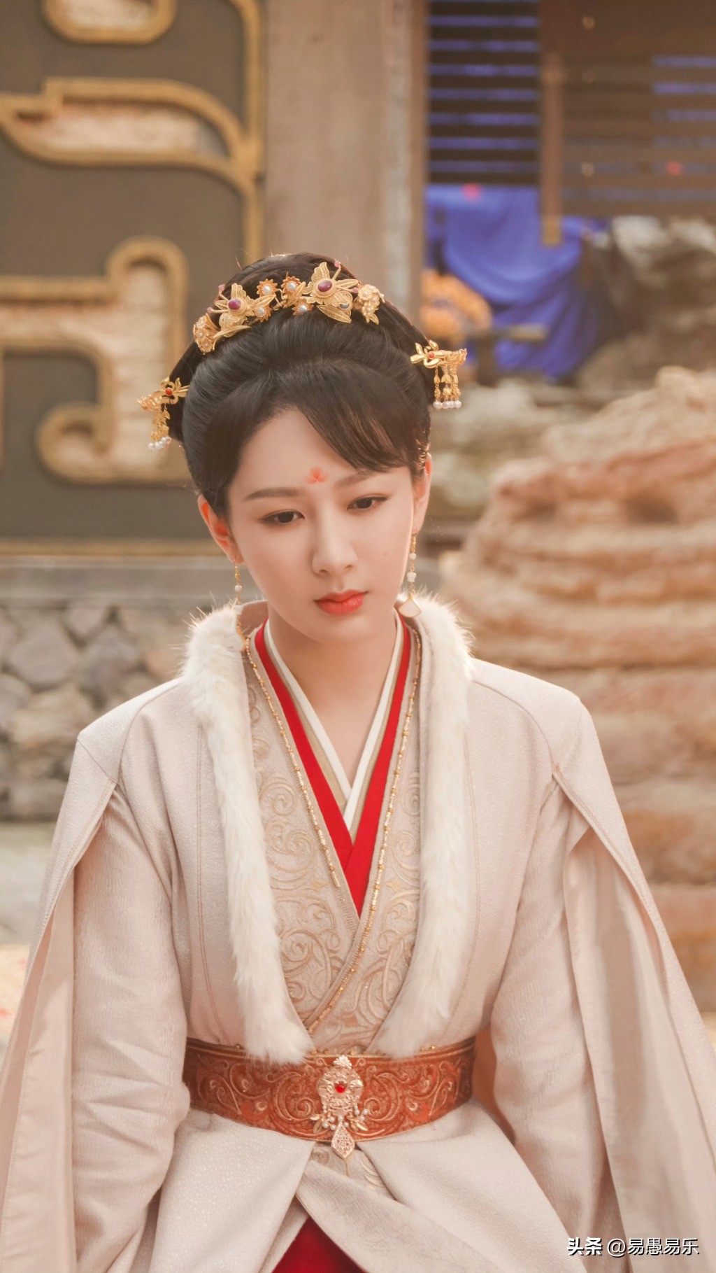 Yang Ziwen Xiaoliu switched to Dawangji, the aura is full and the beauty is bursting - iNEWS