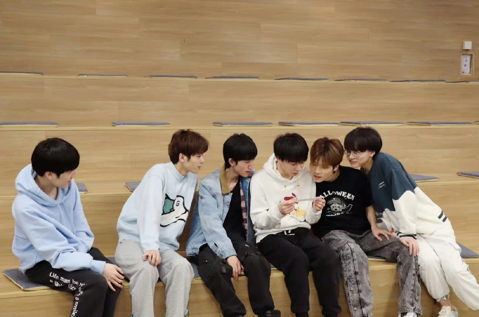 A組形勢明朗：AG穩倒數第1，KSG是個大變數，LGD、TTG大概率進前2 - 頭條匯