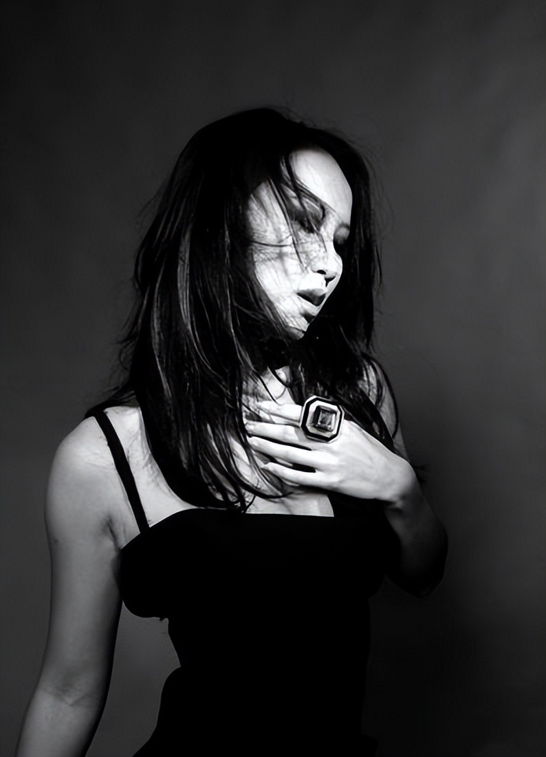 Singer Coco Lee died of depression. She had symptoms of illness as ...