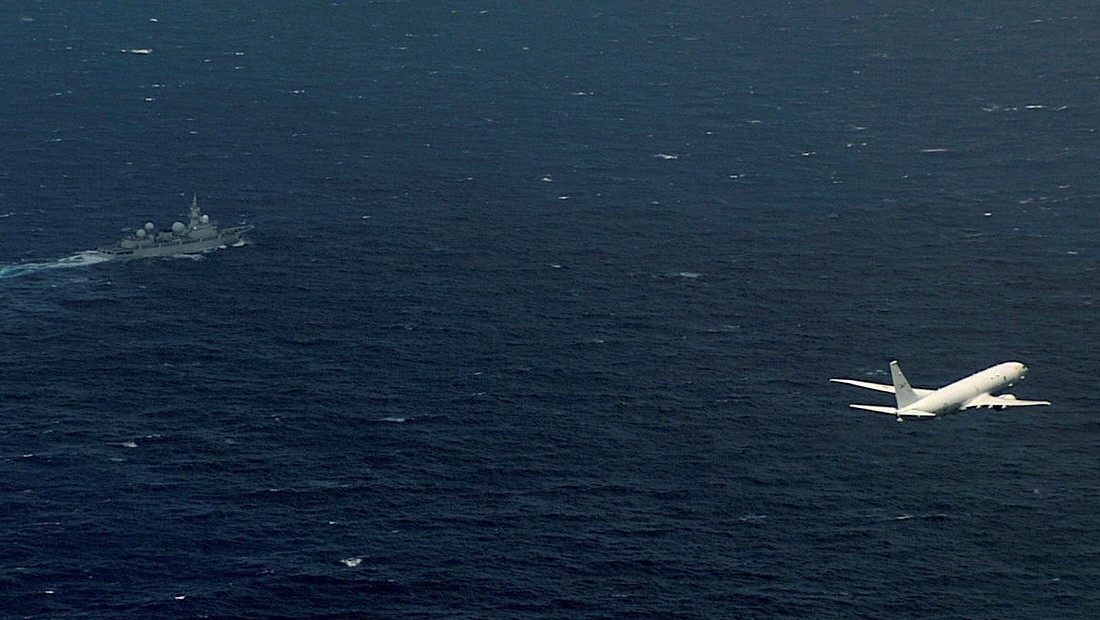 On the afternoon of the 27th, China's Type 815A reconnaissance ship ...