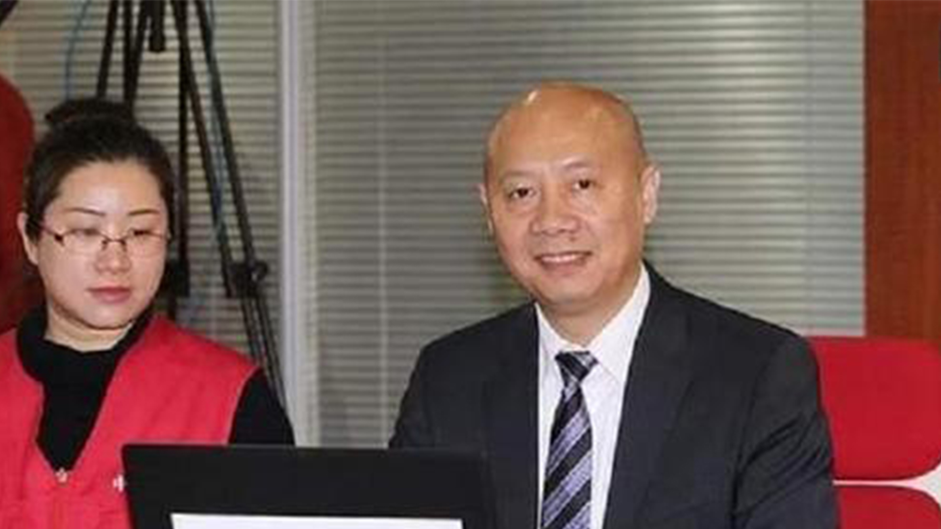 Dai Wenjun: How did it rise from a small store to a delicious duck neck ...