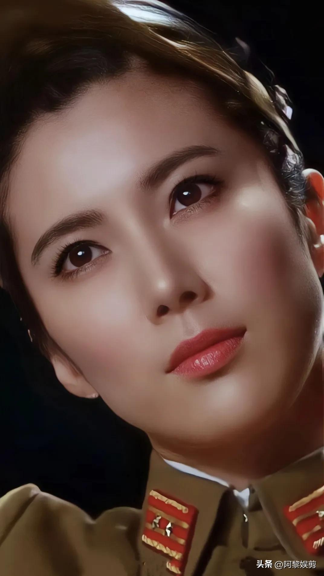 Wang Ke is very attractive in cheongsam, and even more beautiful in ...