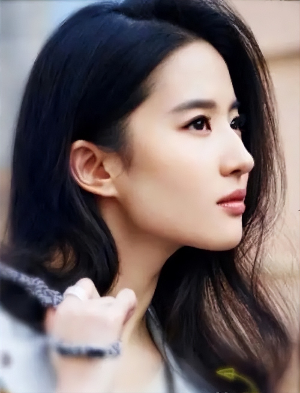 Since ancient times, "flat nose" has produced beauty! These 8 actresses ...