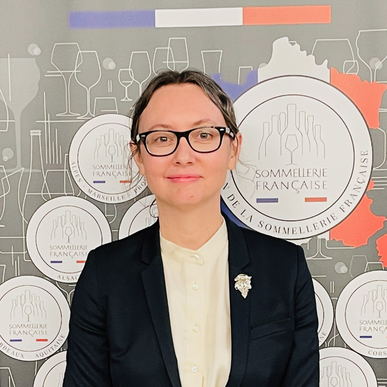 Pascalina Leputier: The daily life intertwined with wine serving and ...