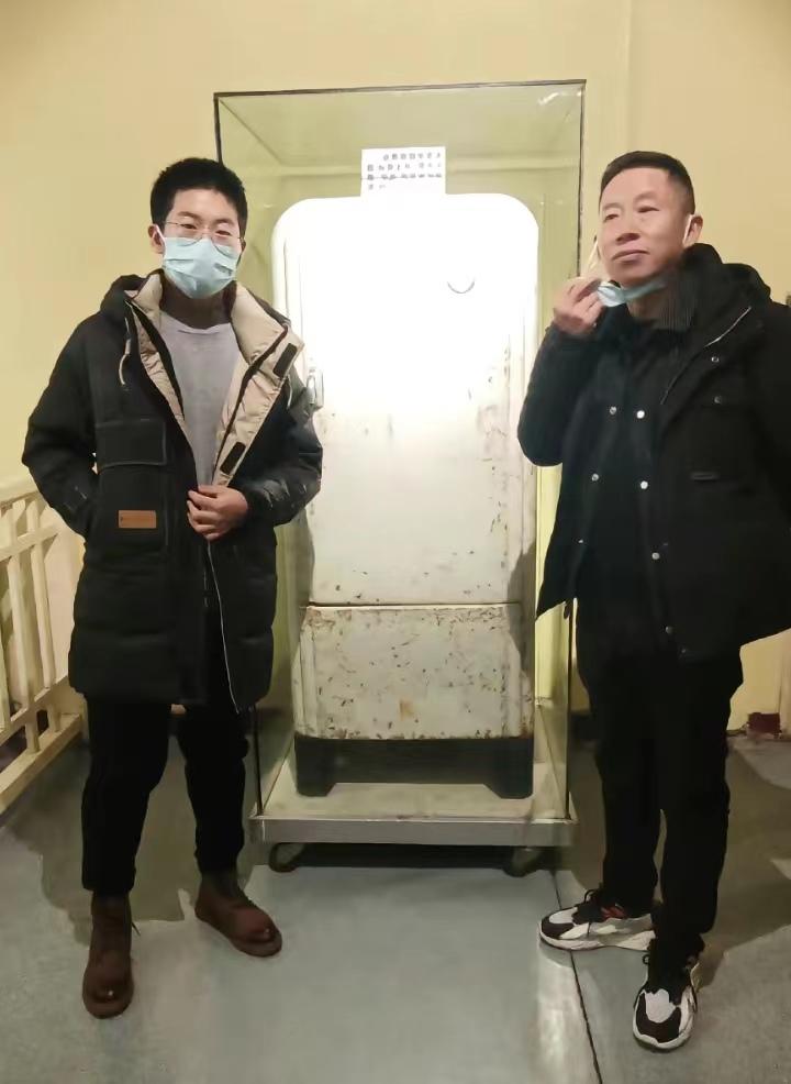 Sun Zhuo's "haircut photo" came out, his expression was serious and a ...