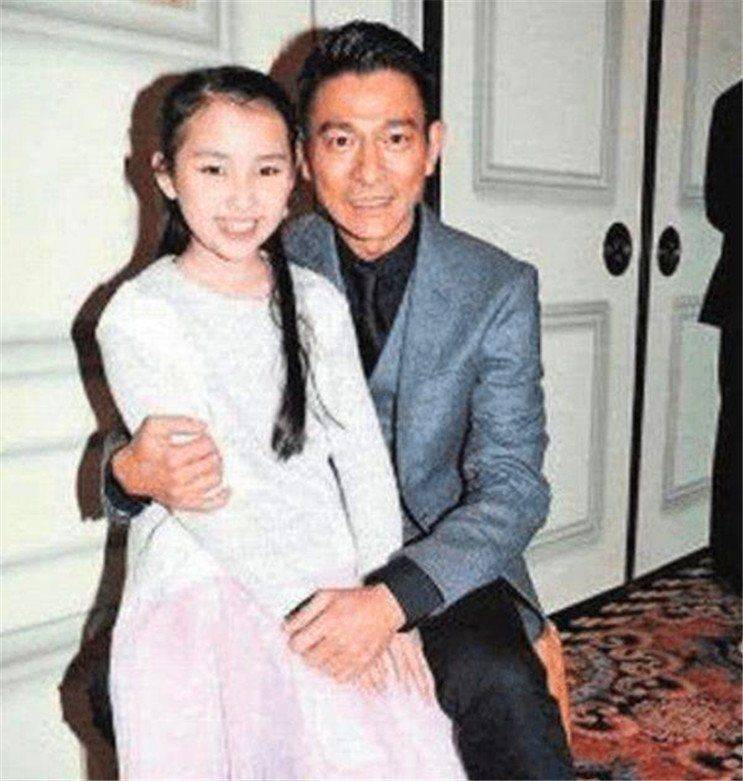 A recent photo of Andy Lau's daughter - iNEWS