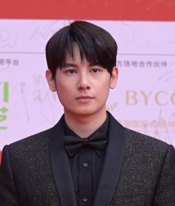 Red Carpet of Beijing Film Festival: Zhao Xiaotang fell down, Hu Xianxu got cheeks, Zhang Ziyi ...