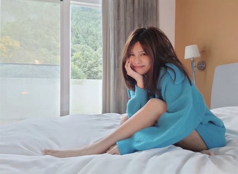 34-year-old sweet beauty star Xia Yutong took beautiful outdoor photos ...