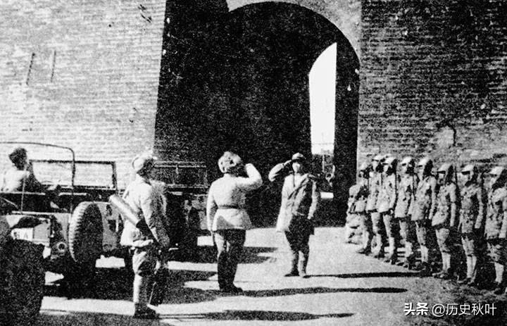 After Chiang Kai-shek stepped down, Fu Zuoyi announced the Peaceful ...