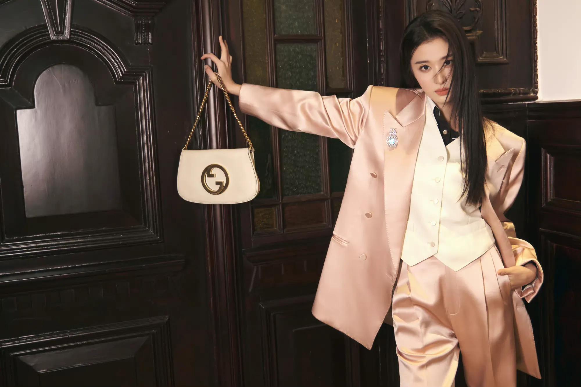 Beautiful picture of Wang Churan - iNEWS