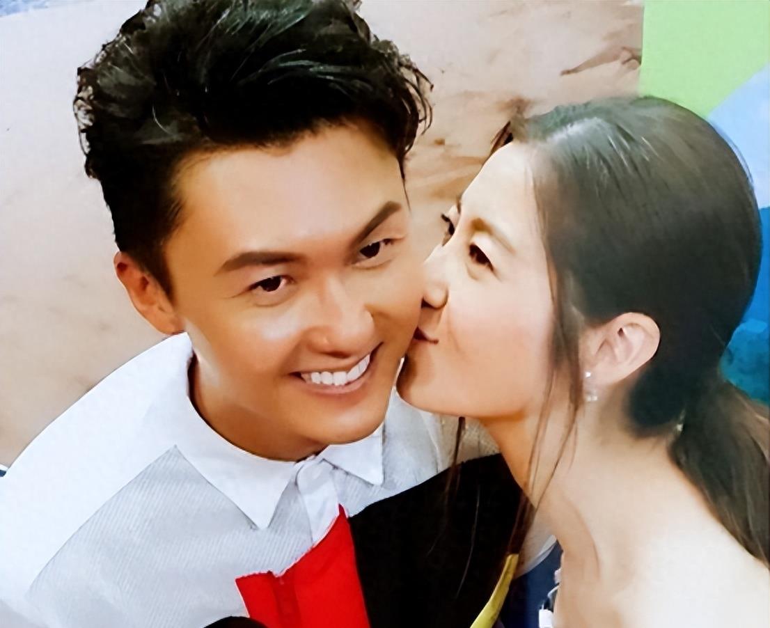 There are four superficial couples in the entertainment industry, but the intrigue behind them ...