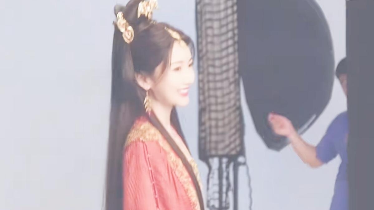 Also changed roles in "Celebrating More Than Years 2", Han Jiunuo made ...