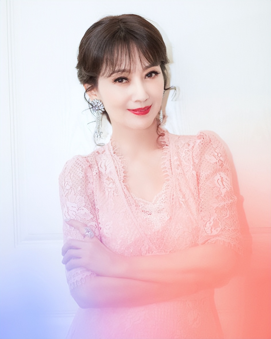 Ye Tong and Zhao Yazhi, a gray-haired man who is not afraid of age, a ...