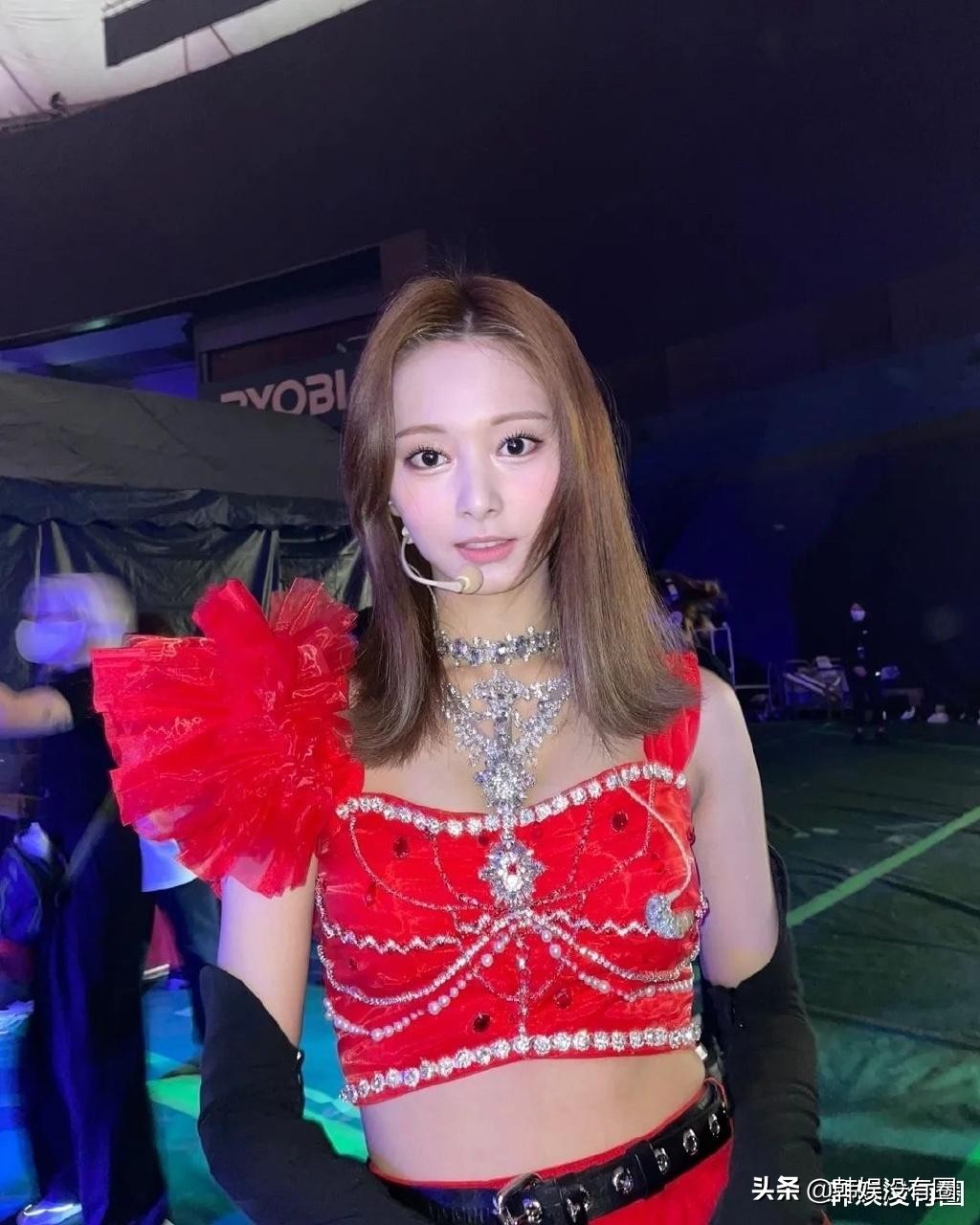 TWICE Zhou Ziyu posted private photos of the concert, slapped her face ...