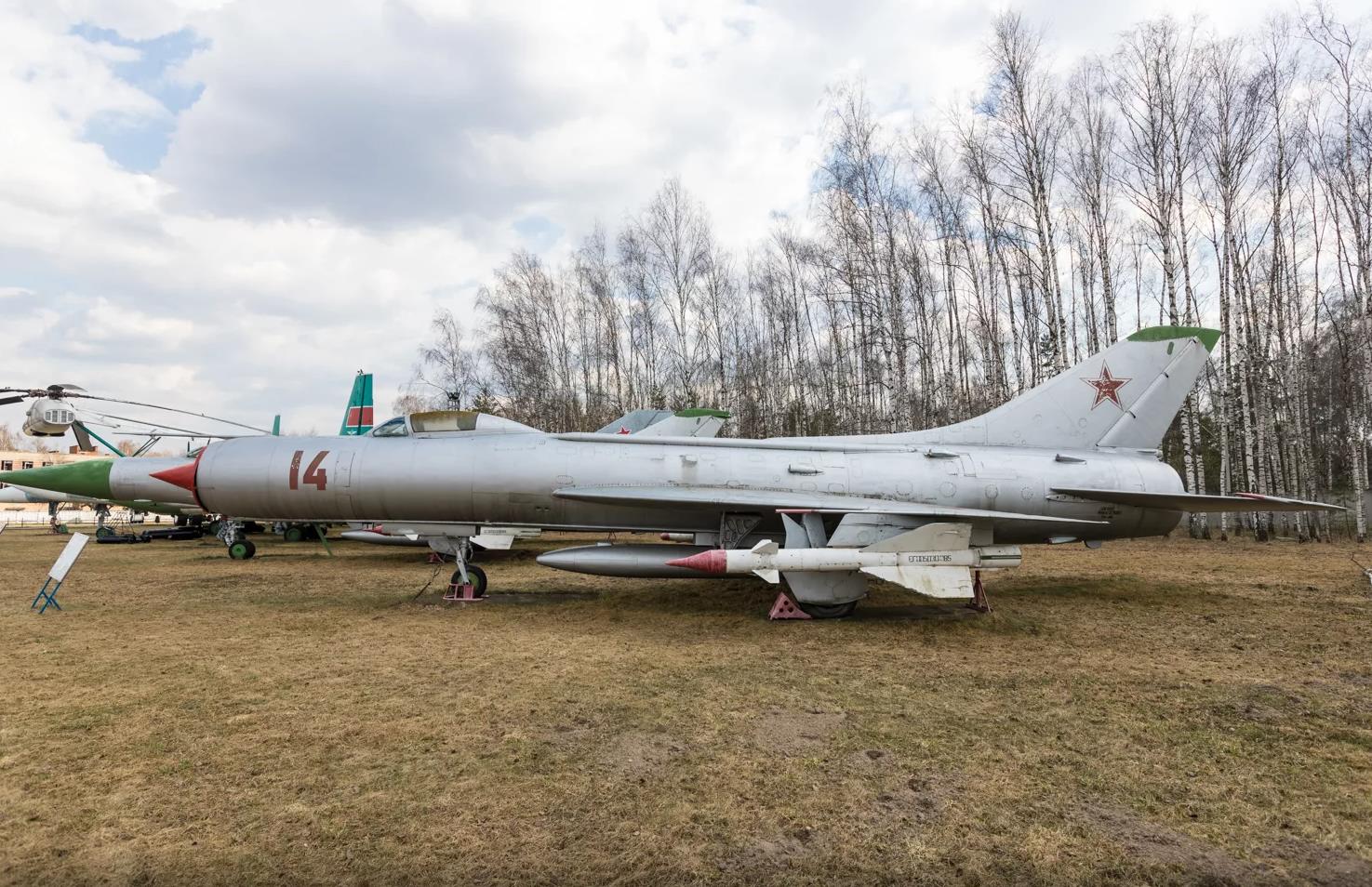 The Su-11 draws on the design features of the Su-9 and takes the ...