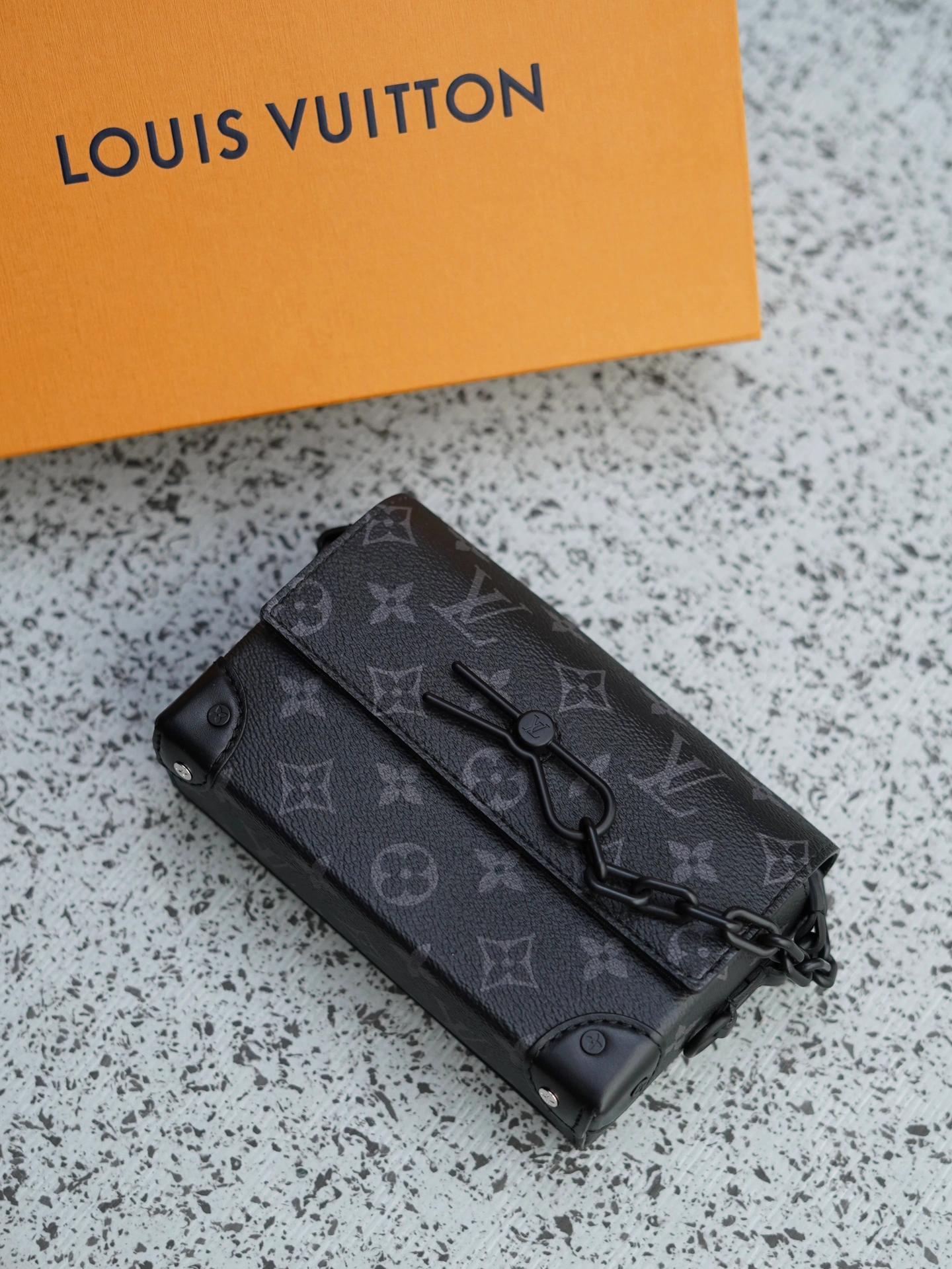 LV Steamer black presbyopia really looks better the more you open the ...