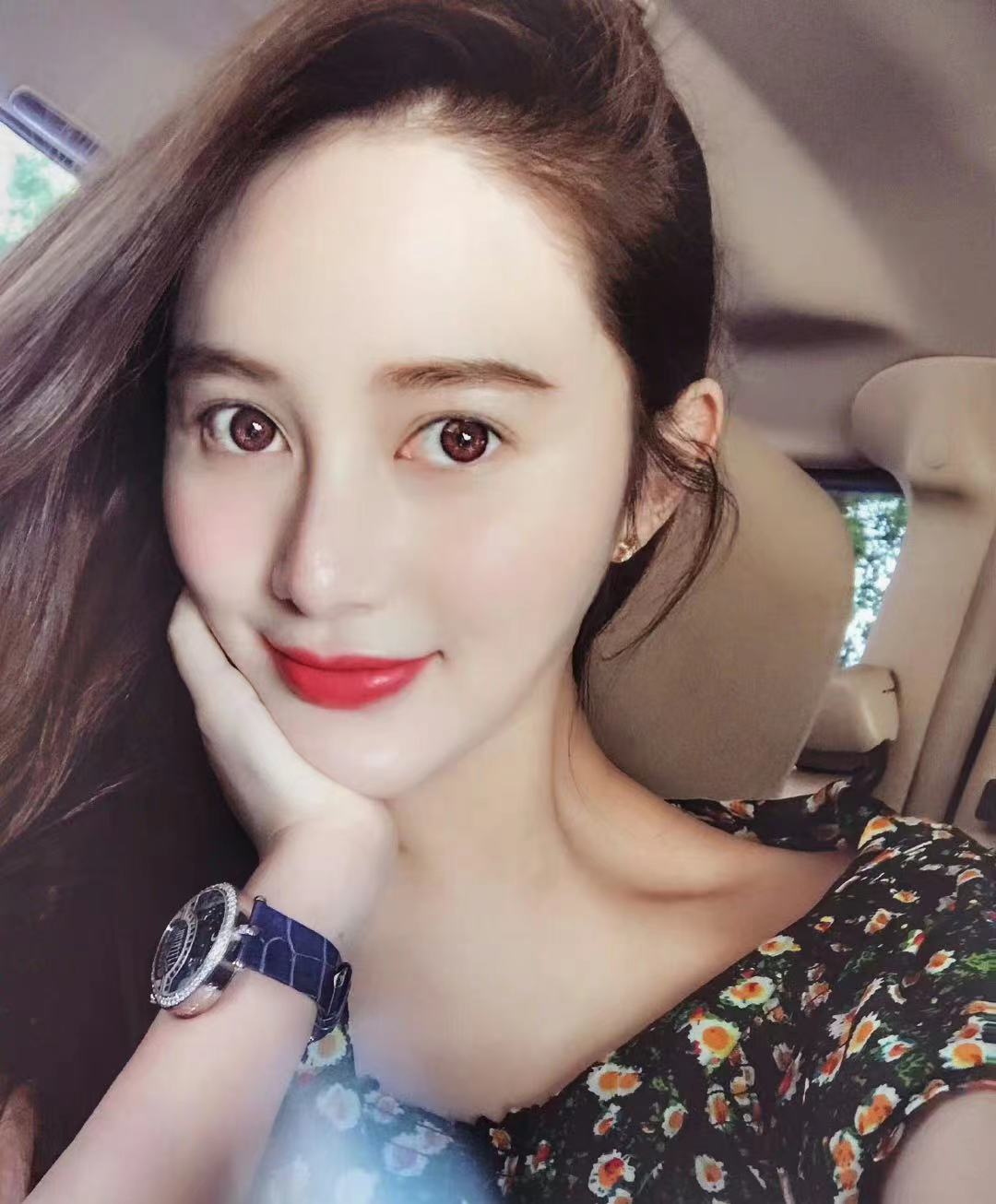 Huang Xiaoming and Yang Ying contract hot searches, the two parties reported a love affair ...