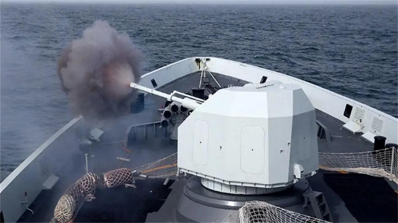 The naval gun roared, the shell was fired, the 055 was fully fired, and ...