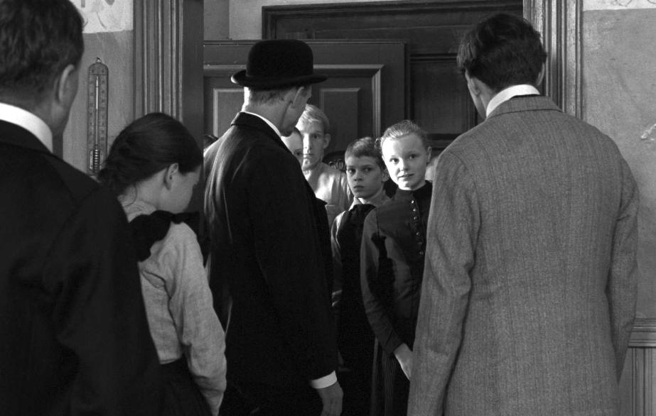 What problems does the black and white tone in the film "White Ribbon ...