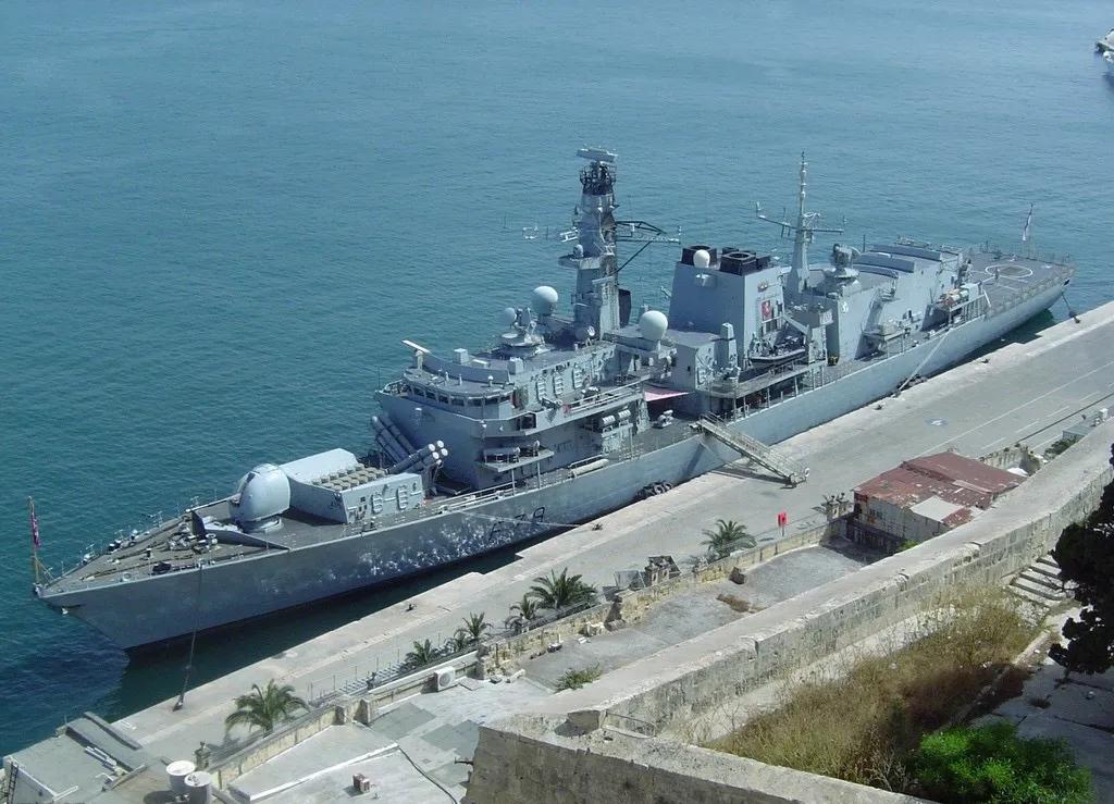 British Navy - Duke class frigate - iNEWS